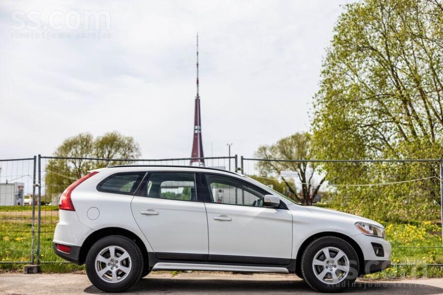 Balts Volvo XC60 2009 Rīga, ar dzinēja tilpumu 2.40 L un nobraukumu 373 tūkst. km par 7290 €, foto 6 vietnē AUTOMOTO.COM.LV