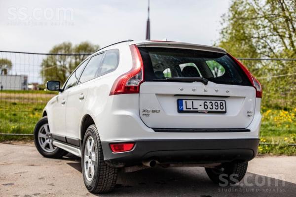 White Volvo XC60 2009 in Riga, with an engine capacity of 2.40 L and mileage of 373 thousand km for 7290 €, photo 6 on AUTOMOTO.COM.LV