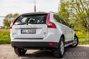 Balts Volvo XC60 2009 Rīga, ar dzinēja tilpumu 2.40 L un nobraukumu 373 tūkst. km par 7290 €, foto 8 vietnē AUTOMOTO.COM.LV