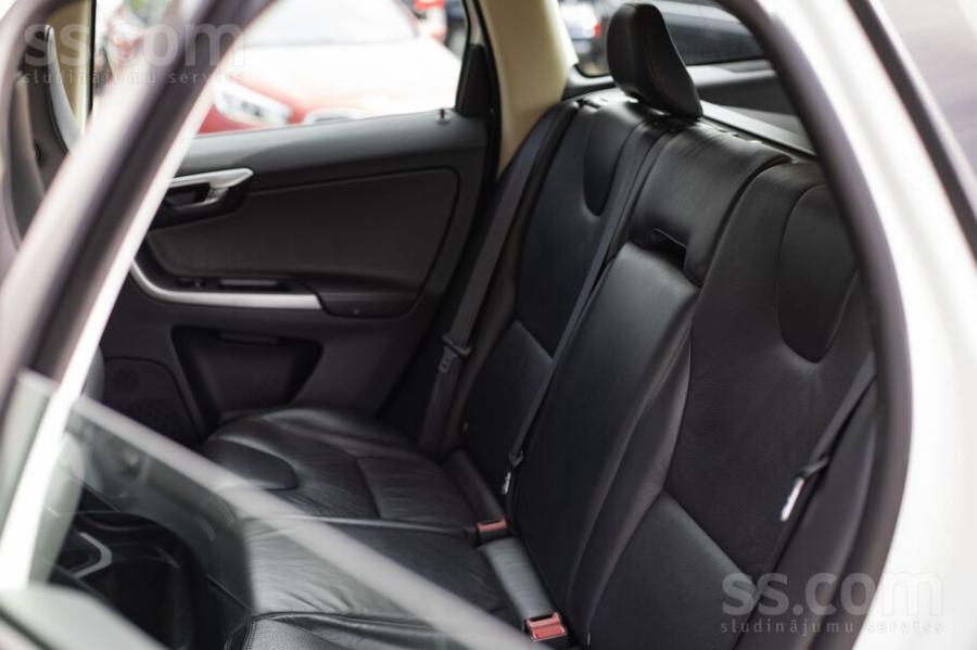 Balts Volvo XC60 2009 Rīga, ar dzinēja tilpumu 2.40 L un nobraukumu 373 tūkst. km par 7290 €, foto 11 vietnē AUTOMOTO.COM.LV