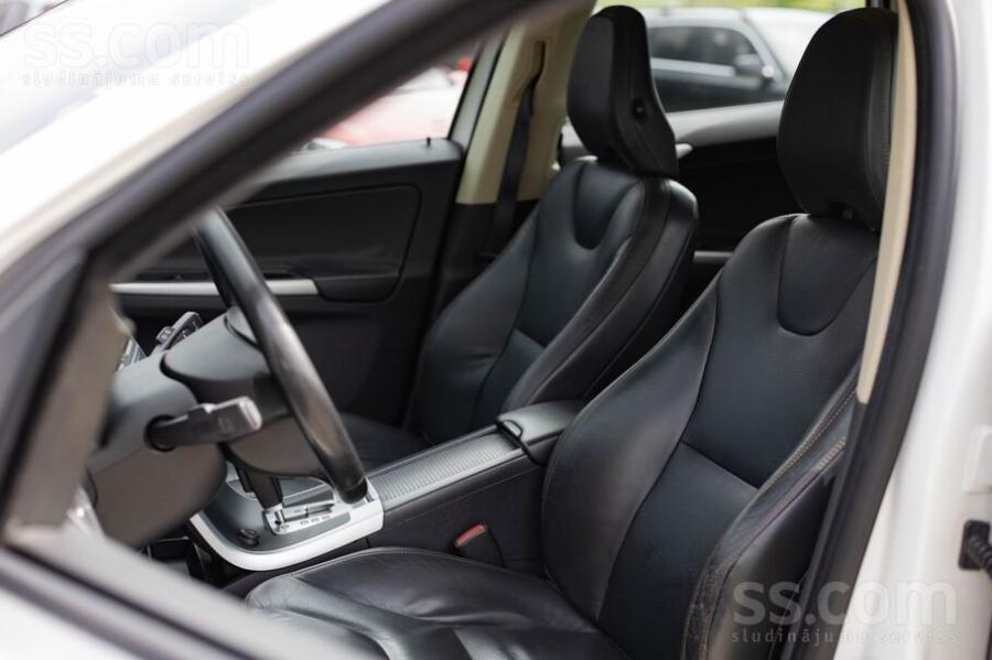 Balts Volvo XC60 2009 Rīga, ar dzinēja tilpumu 2.40 L un nobraukumu 373 tūkst. km par 7290 €, foto 12 vietnē AUTOMOTO.COM.LV