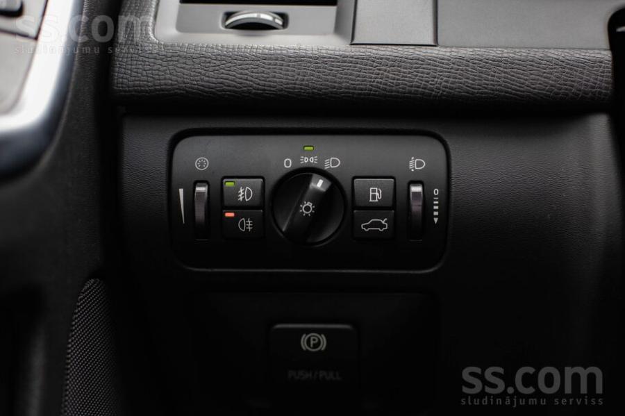 Balts Volvo XC60 2009 Rīga, ar dzinēja tilpumu 2.40 L un nobraukumu 373 tūkst. km par 7290 €, foto 14 vietnē AUTOMOTO.COM.LV