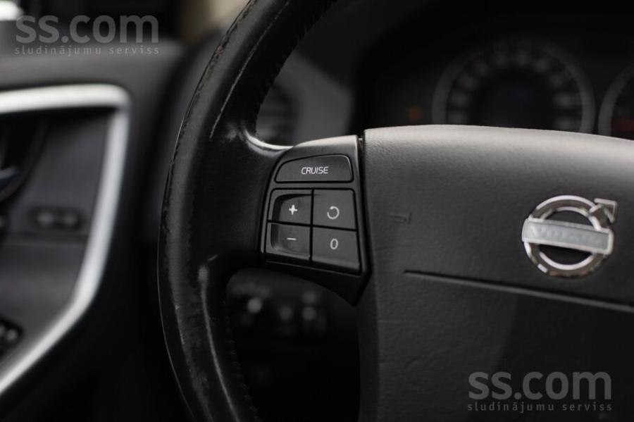 Balts Volvo XC60 2009 Rīga, ar dzinēja tilpumu 2.40 L un nobraukumu 373 tūkst. km par 7290 €, foto 15 vietnē AUTOMOTO.COM.LV