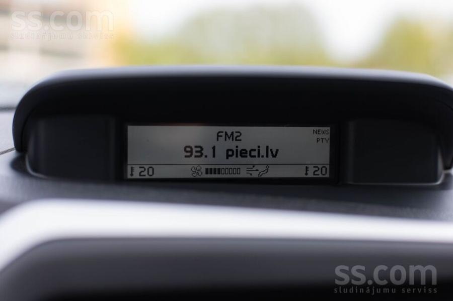 Balts Volvo XC60 2009 Rīga, ar dzinēja tilpumu 2.40 L un nobraukumu 373 tūkst. km par 7290 €, foto 18 vietnē AUTOMOTO.COM.LV