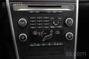 Balts Volvo XC60 2009 Rīga, ar dzinēja tilpumu 2.40 L un nobraukumu 373 tūkst. km par 7290 €, foto 19 vietnē AUTOMOTO.COM.LV