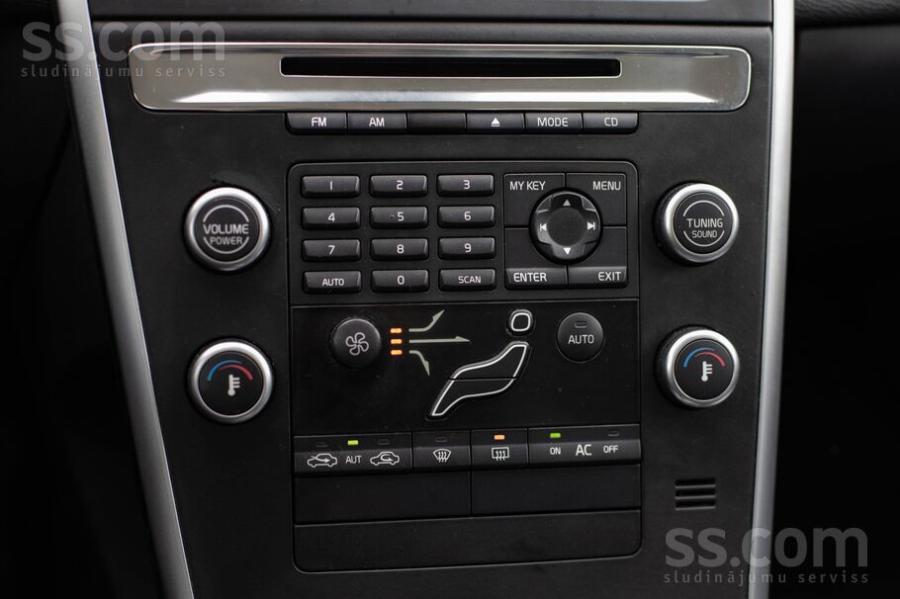 Balts Volvo XC60 2009 Rīga, ar dzinēja tilpumu 2.40 L un nobraukumu 373 tūkst. km par 7290 €, foto 19 vietnē AUTOMOTO.COM.LV