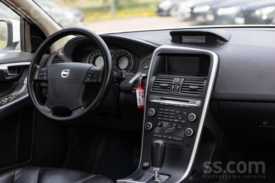 Balts Volvo XC60 2009 Rīga, ar dzinēja tilpumu 2.40 L un nobraukumu 373 tūkst. km par 7290 €, foto 21 vietnē AUTOMOTO.COM.LV
