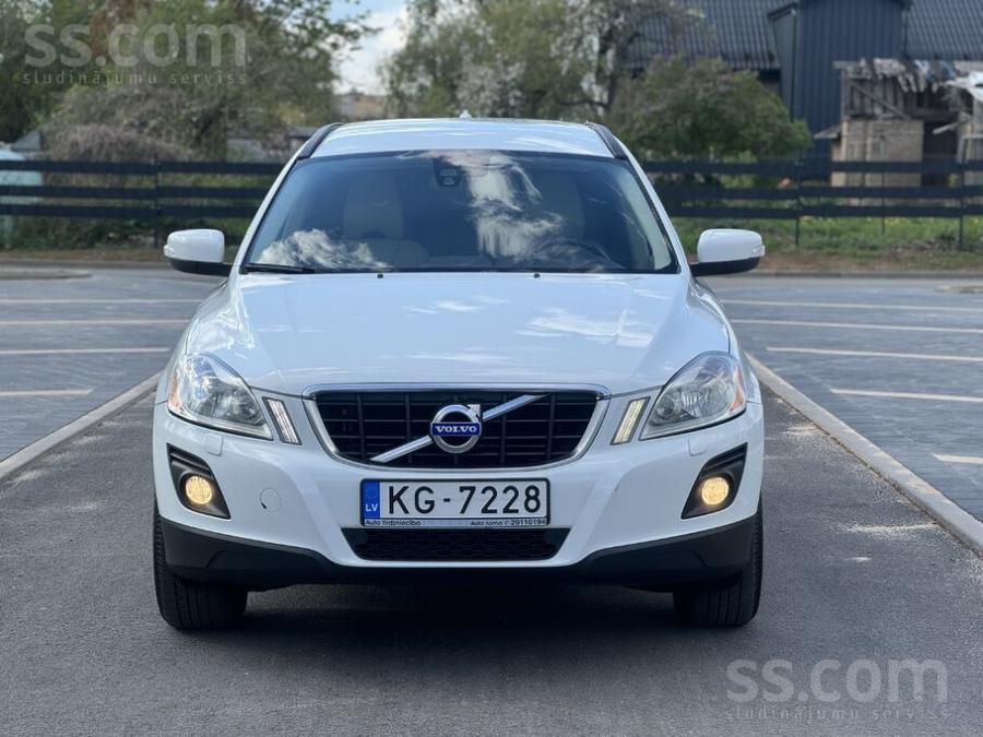 White Volvo XC60 2009 in Valmiera, with an engine capacity of 2.40 L and mileage of 319 thousand km for 5390 €, photo 3 on AUTOMOTO.COM.LV