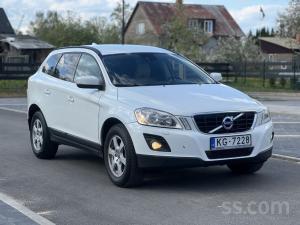 White Volvo XC60 2009 in Valmiera, with an engine capacity of 2.40 L and mileage of 319 thousand km for 5390 €, photo 4 on AUTOMOTO.COM.LV