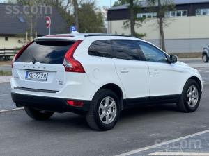 White Volvo XC60 2009 in Valmiera, with an engine capacity of 2.40 L and mileage of 319 thousand km for 5390 €, photo 6 on AUTOMOTO.COM.LV
