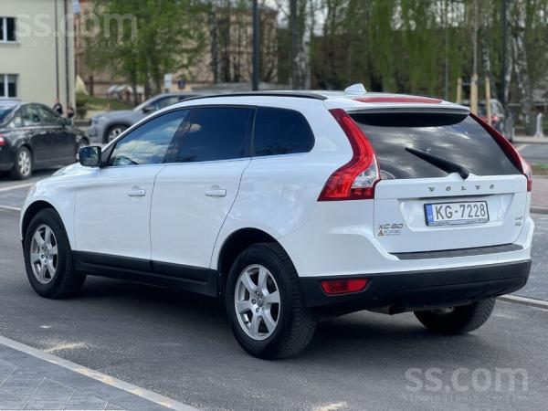 Balts Volvo XC60 2009 Valmiera, ar dzinēja tilpumu 2.40 L un nobraukumu 319 tūkst. km par 5390 €, foto 10 vietnē AUTOMOTO.COM.LV