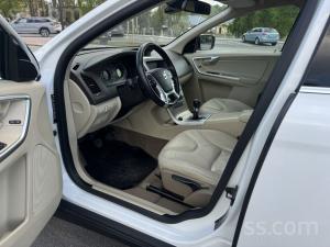 White Volvo XC60 2009 in Valmiera, with an engine capacity of 2.40 L and mileage of 319 thousand km for 5390 €, photo 13 on AUTOMOTO.COM.LV