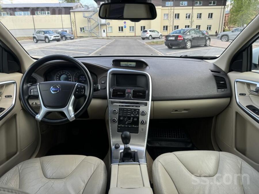 White Volvo XC60 2009 in Valmiera, with an engine capacity of 2.40 L and mileage of 319 thousand km for 5390 €, photo 15 on AUTOMOTO.COM.LV
