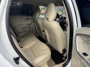 White Volvo XC60 2009 in Valmiera, with an engine capacity of 2.40 L and mileage of 319 thousand km for 5390 €, photo 18 on AUTOMOTO.COM.LV