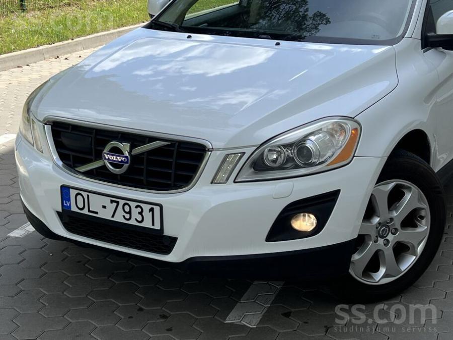 Balts Volvo XC60 2009 Rīga, ar dzinēja tilpumu 2.40 L un nobraukumu 0 tūkst. km par 8650 €, foto 4 vietnē AUTOMOTO.COM.LV