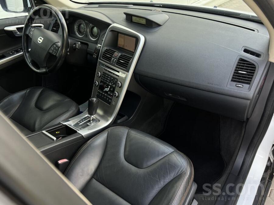 Balts Volvo XC60 2009 Rīga, ar dzinēja tilpumu 2.40 L un nobraukumu 0 tūkst. km par 8650 €, foto 10 vietnē AUTOMOTO.COM.LV
