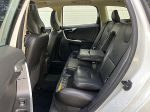 Balts Volvo XC60 2009 Rīga, ar dzinēja tilpumu 2.40 L un nobraukumu 0 tūkst. km par 8650 €, foto 13 vietnē AUTOMOTO.COM.LV