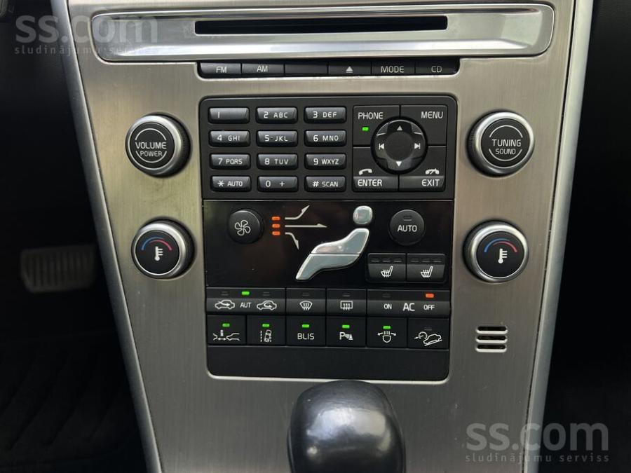 Balts Volvo XC60 2009 Rīga, ar dzinēja tilpumu 2.40 L un nobraukumu 0 tūkst. km par 8650 €, foto 18 vietnē AUTOMOTO.COM.LV