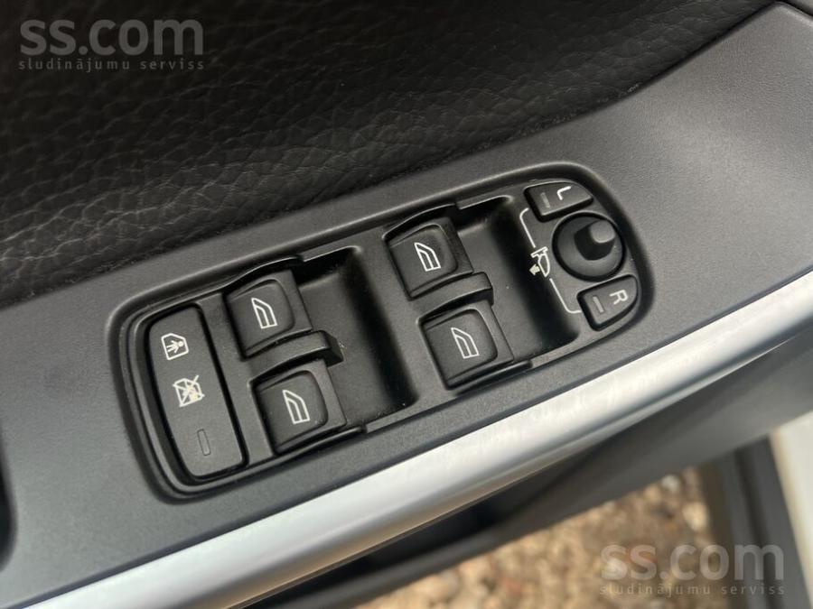 Balts Volvo XC60 2009 Rīga, ar dzinēja tilpumu 2.40 L un nobraukumu 0 tūkst. km par 8650 €, foto 21 vietnē AUTOMOTO.COM.LV