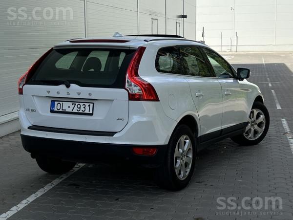 Balts Volvo XC60 2009 Rīga, ar dzinēja tilpumu 2.40 L un nobraukumu 0 tūkst. km par 8590 €, foto 5 vietnē AUTOMOTO.COM.LV