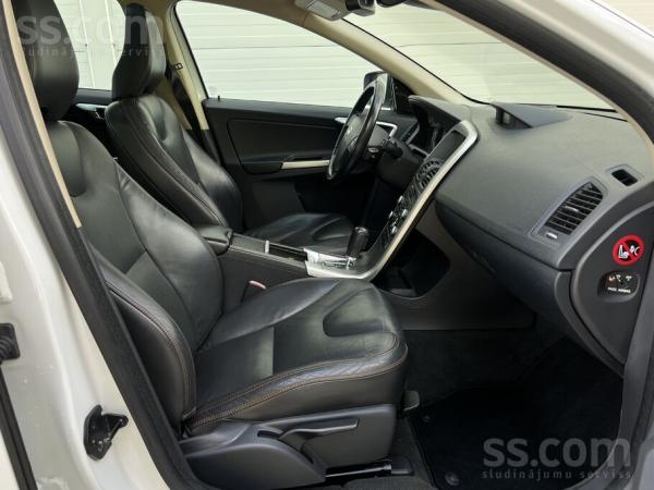 Balts Volvo XC60 2009 Rīga, ar dzinēja tilpumu 2.40 L un nobraukumu 0 tūkst. km par 8590 €, foto 10 vietnē AUTOMOTO.COM.LV