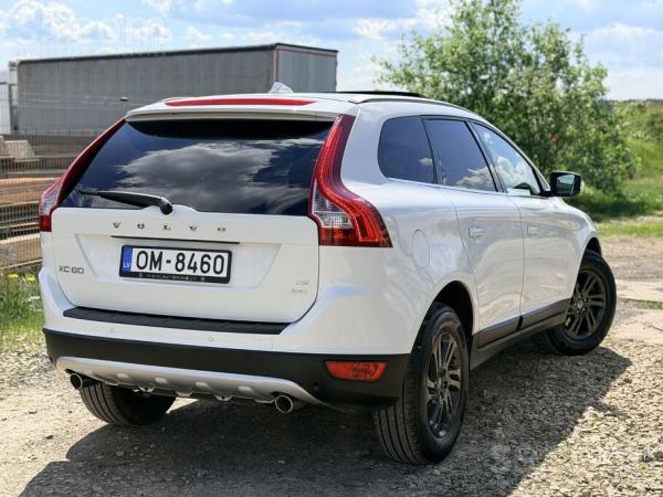 White Volvo XC60 2009 in Riga, with an engine capacity of 2.40 L and mileage of 290 thousand km for 8995 €, photo 4 on AUTOMOTO.COM.LV