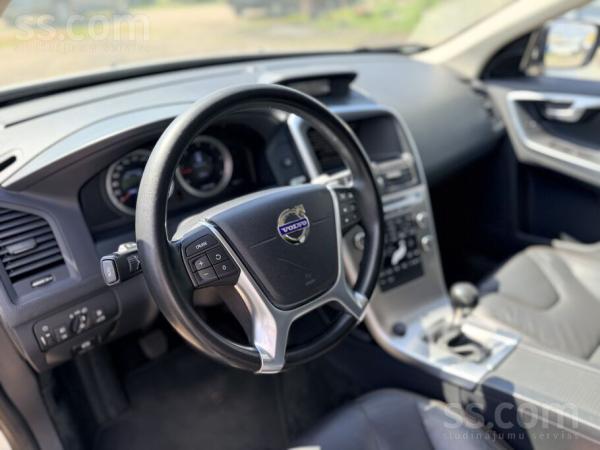 White Volvo XC60 2009 in Riga, with an engine capacity of 2.40 L and mileage of 290 thousand km for 8995 €, photo 8 on AUTOMOTO.COM.LV
