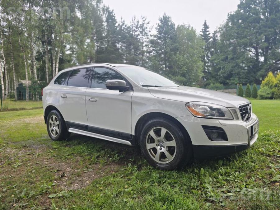 Balts Volvo XC60 2009 Rīga, ar dzinēja tilpumu 2.40 L un nobraukumu 375 tūkst. km par 7100 €, foto 1 vietnē AUTOMOTO.COM.LV