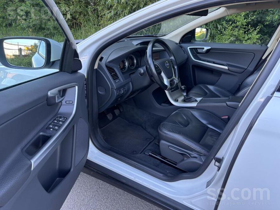 Balts Volvo XC60 2009 Jēkabpils, ar dzinēja tilpumu 2.40 L un nobraukumu 326 tūkst. km par 7700 €, foto 12 vietnē AUTOMOTO.COM.LV