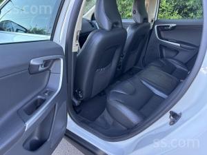Balts Volvo XC60 2009 Jēkabpils, ar dzinēja tilpumu 2.40 L un nobraukumu 326 tūkst. km par 7700 €, foto 15 vietnē AUTOMOTO.COM.LV