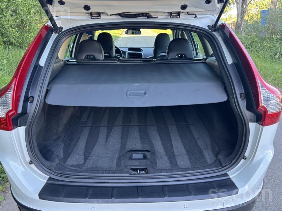 Balts Volvo XC60 2009 Jēkabpils, ar dzinēja tilpumu 2.40 L un nobraukumu 326 tūkst. km par 7700 €, foto 19 vietnē AUTOMOTO.COM.LV