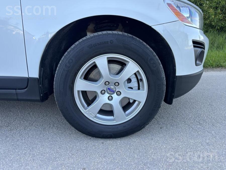 Balts Volvo XC60 2009 Jēkabpils, ar dzinēja tilpumu 2.40 L un nobraukumu 326 tūkst. km par 7700 €, foto 23 vietnē AUTOMOTO.COM.LV