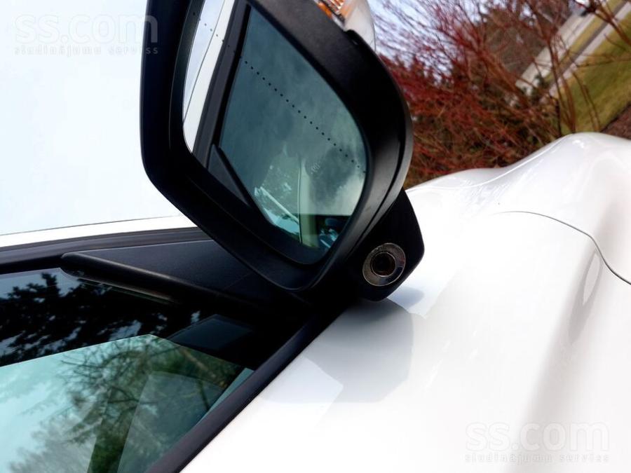 Balts Volvo XC60 2009 Rīga, ar dzinēja tilpumu 2.40 L un nobraukumu 199 tūkst. km par 7900 €, foto 16 vietnē AUTOMOTO.COM.LV