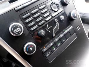 Balts Volvo XC60 2009 Rīga, ar dzinēja tilpumu 2.40 L un nobraukumu 199 tūkst. km par 7900 €, foto 17 vietnē AUTOMOTO.COM.LV