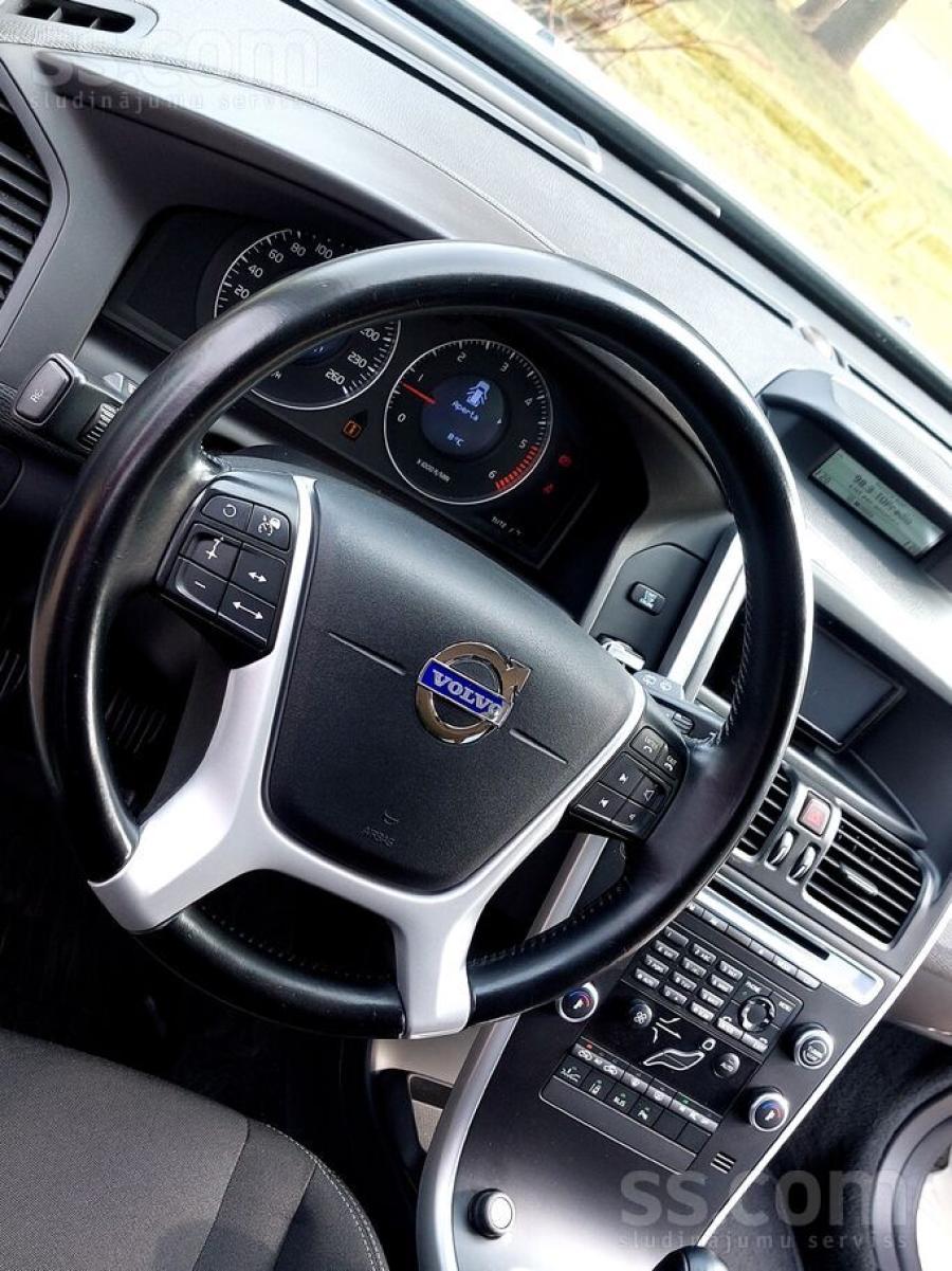 Balts Volvo XC60 2009 Rīga, ar dzinēja tilpumu 2.40 L un nobraukumu 199 tūkst. km par 7900 €, foto 18 vietnē AUTOMOTO.COM.LV
