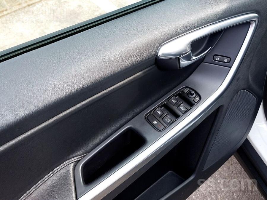 Balts Volvo XC60 2009 Rīga, ar dzinēja tilpumu 2.40 L un nobraukumu 199 tūkst. km par 7900 €, foto 19 vietnē AUTOMOTO.COM.LV