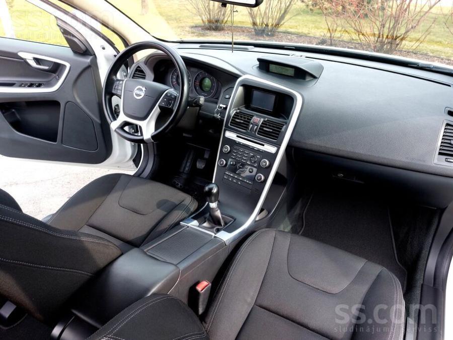 Balts Volvo XC60 2009 Rīga, ar dzinēja tilpumu 2.40 L un nobraukumu 199 tūkst. km par 7900 €, foto 21 vietnē AUTOMOTO.COM.LV