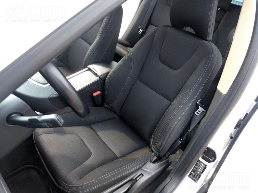 Balts Volvo XC60 2009 Rīga, ar dzinēja tilpumu 2.40 L un nobraukumu 199 tūkst. km par 7900 €, foto 23 vietnē AUTOMOTO.COM.LV