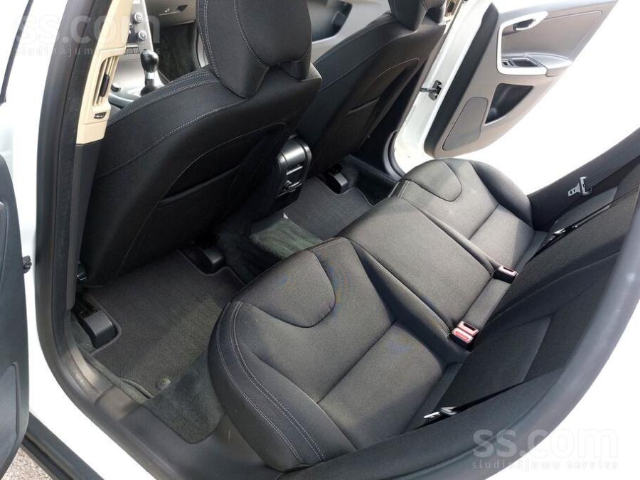 Balts Volvo XC60 2009 Rīga, ar dzinēja tilpumu 2.40 L un nobraukumu 199 tūkst. km par 7900 €, foto 25 vietnē AUTOMOTO.COM.LV