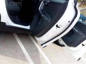 Balts Volvo XC60 2009 Rīga, ar dzinēja tilpumu 2.40 L un nobraukumu 199 tūkst. km par 7900 €, foto 30 vietnē AUTOMOTO.COM.LV