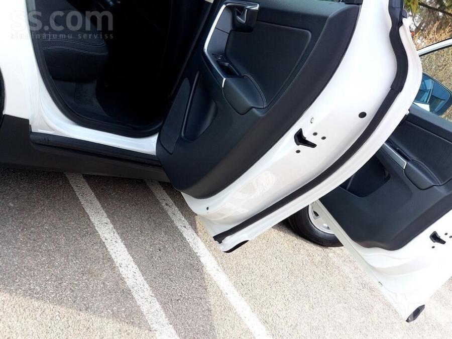 Balts Volvo XC60 2009 Rīga, ar dzinēja tilpumu 2.40 L un nobraukumu 199 tūkst. km par 7900 €, foto 30 vietnē AUTOMOTO.COM.LV