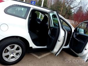 Balts Volvo XC60 2009 Rīga, ar dzinēja tilpumu 2.40 L un nobraukumu 199 tūkst. km par 7900 €, foto 31 vietnē AUTOMOTO.COM.LV