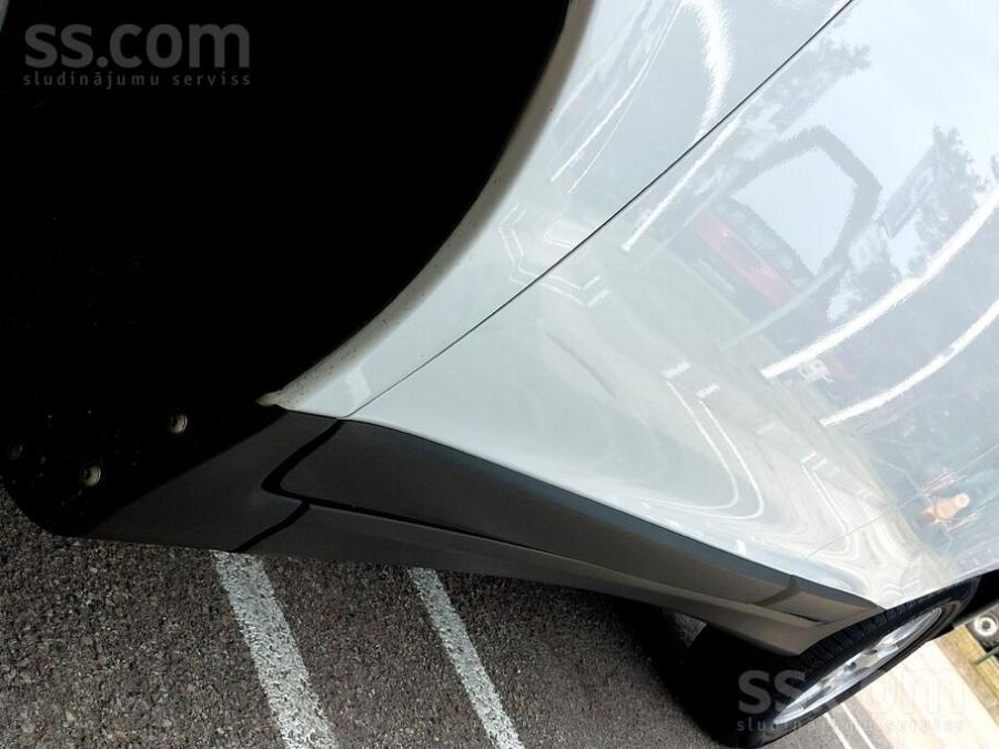 Balts Volvo XC60 2009 Rīga, ar dzinēja tilpumu 2.40 L un nobraukumu 199 tūkst. km par 7900 €, foto 32 vietnē AUTOMOTO.COM.LV