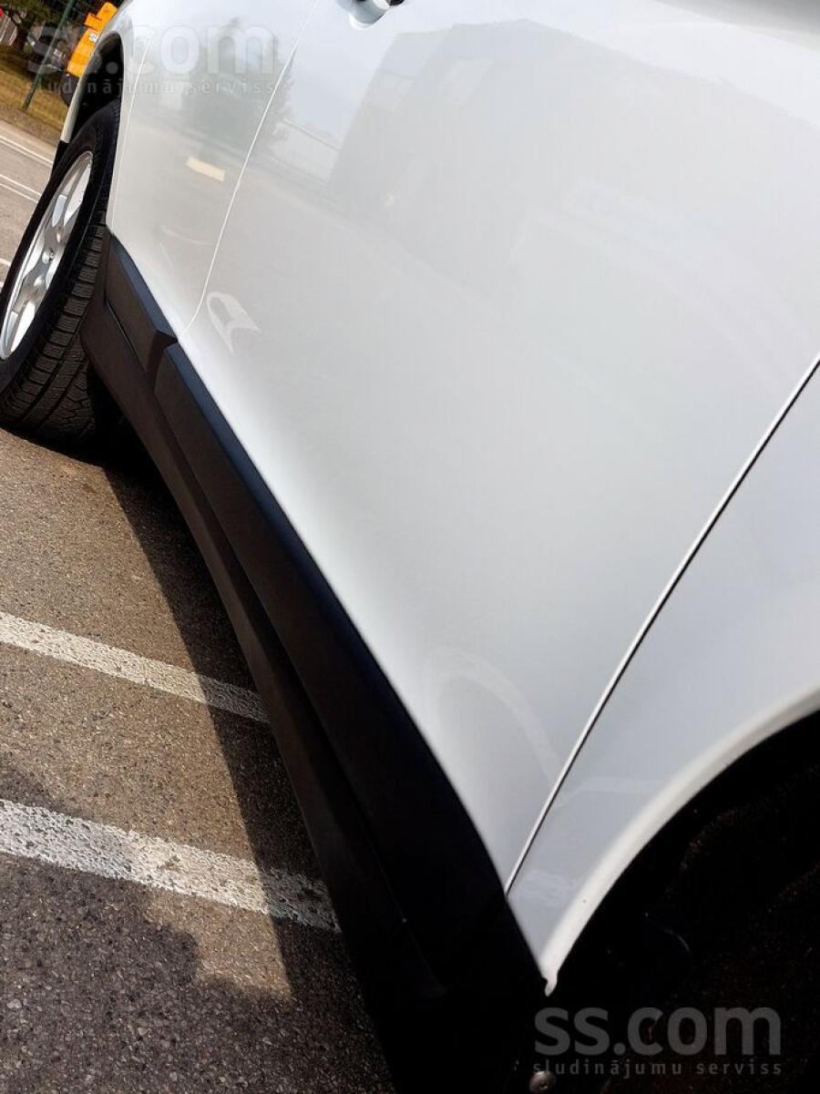 Balts Volvo XC60 2009 Rīga, ar dzinēja tilpumu 2.40 L un nobraukumu 199 tūkst. km par 7900 €, foto 33 vietnē AUTOMOTO.COM.LV