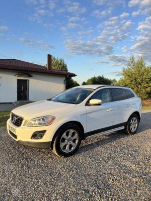 White Volvo XC60 2009 in Vilnius, with an engine capacity of 2.40 L and mileage of 329 thousand km for 6350 €, photo 3 on AUTOMOTO.COM.LV
