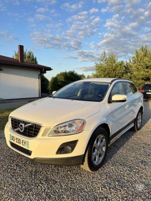 White Volvo XC60 2009 in Vilnius, with an engine capacity of 2.40 L and mileage of 329 thousand km for 6350 €, photo 5 on AUTOMOTO.COM.LV