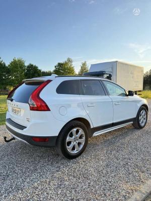 White Volvo XC60 2009 in Vilnius, with an engine capacity of 2.40 L and mileage of 329 thousand km for 6350 €, photo 10 on AUTOMOTO.COM.LV