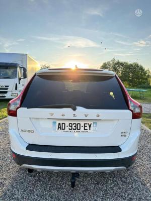 White Volvo XC60 2009 in Vilnius, with an engine capacity of 2.40 L and mileage of 329 thousand km for 6350 €, photo 14 on AUTOMOTO.COM.LV