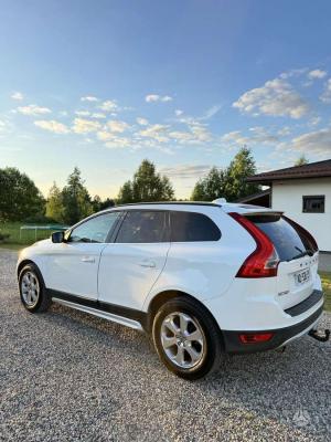 White Volvo XC60 2009 in Vilnius, with an engine capacity of 2.40 L and mileage of 329 thousand km for 6350 €, photo 17 on AUTOMOTO.COM.LV