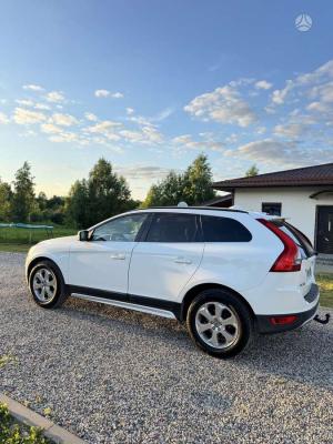 White Volvo XC60 2009 in Vilnius, with an engine capacity of 2.40 L and mileage of 329 thousand km for 6350 €, photo 18 on AUTOMOTO.COM.LV
